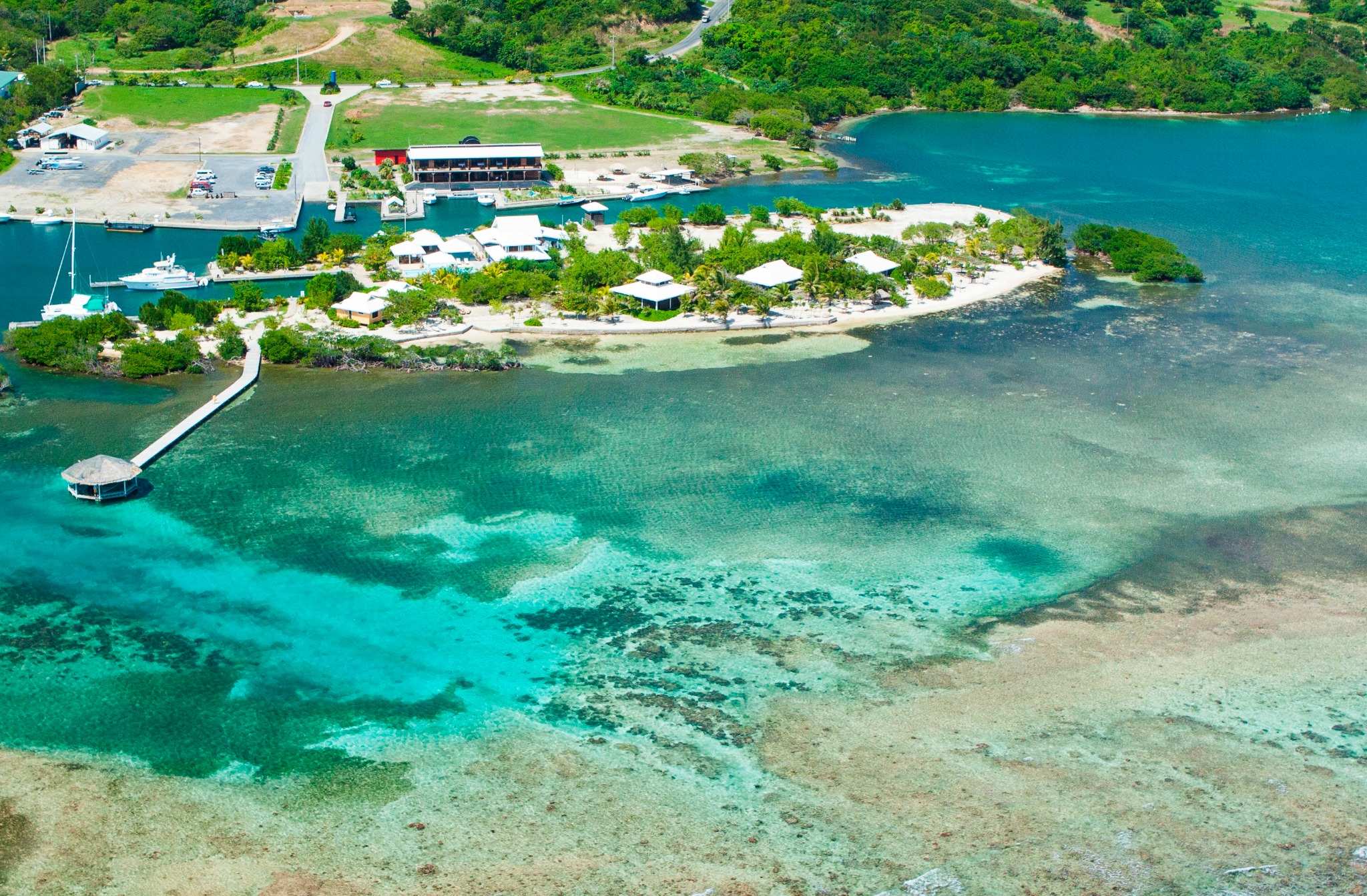 Barefoot Divers, Brick Bay, Honduras - Roatan - Divebooker.com
